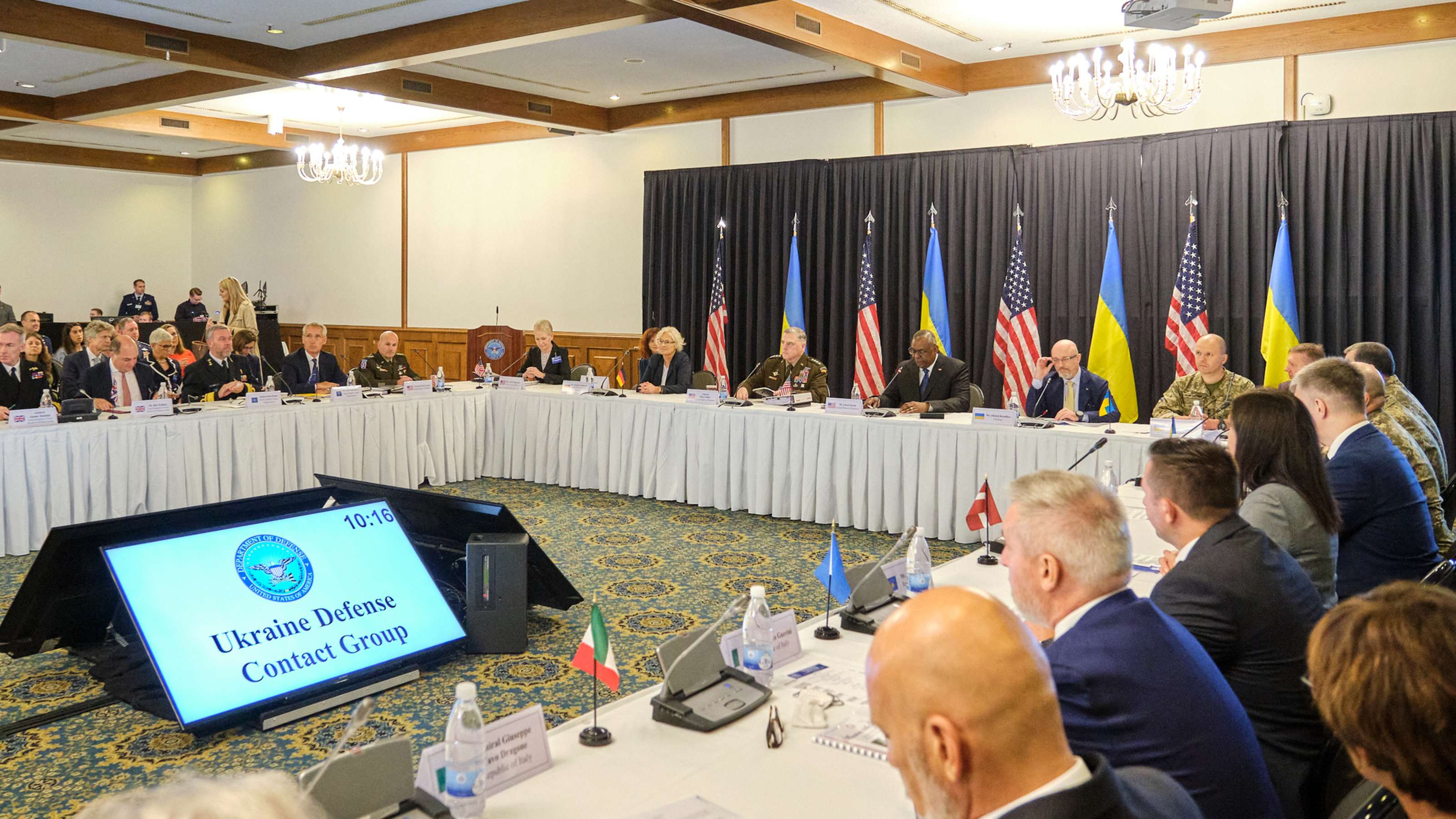 Lambrecht bei weiterem Treffen der Ukraine Defence Contact Group
