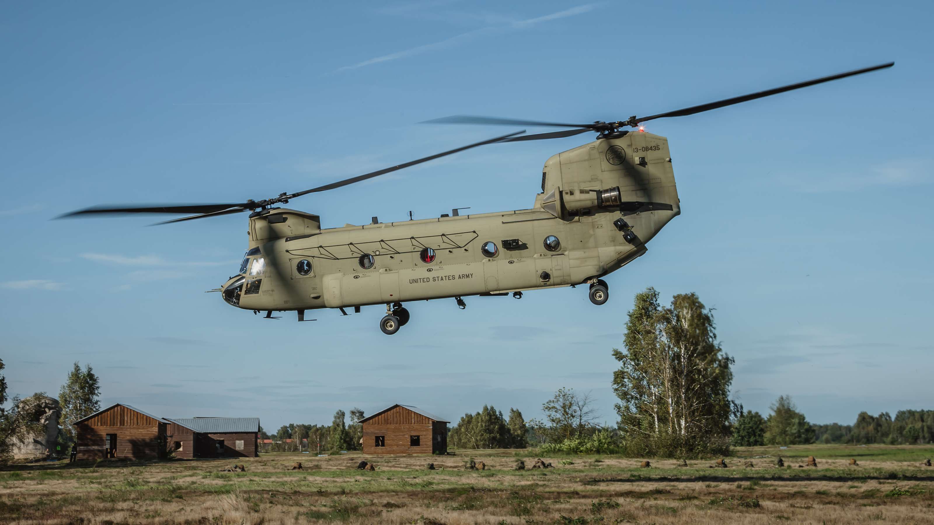 Chinooks, Flottendienstboote und Luftlandefahrzeuge